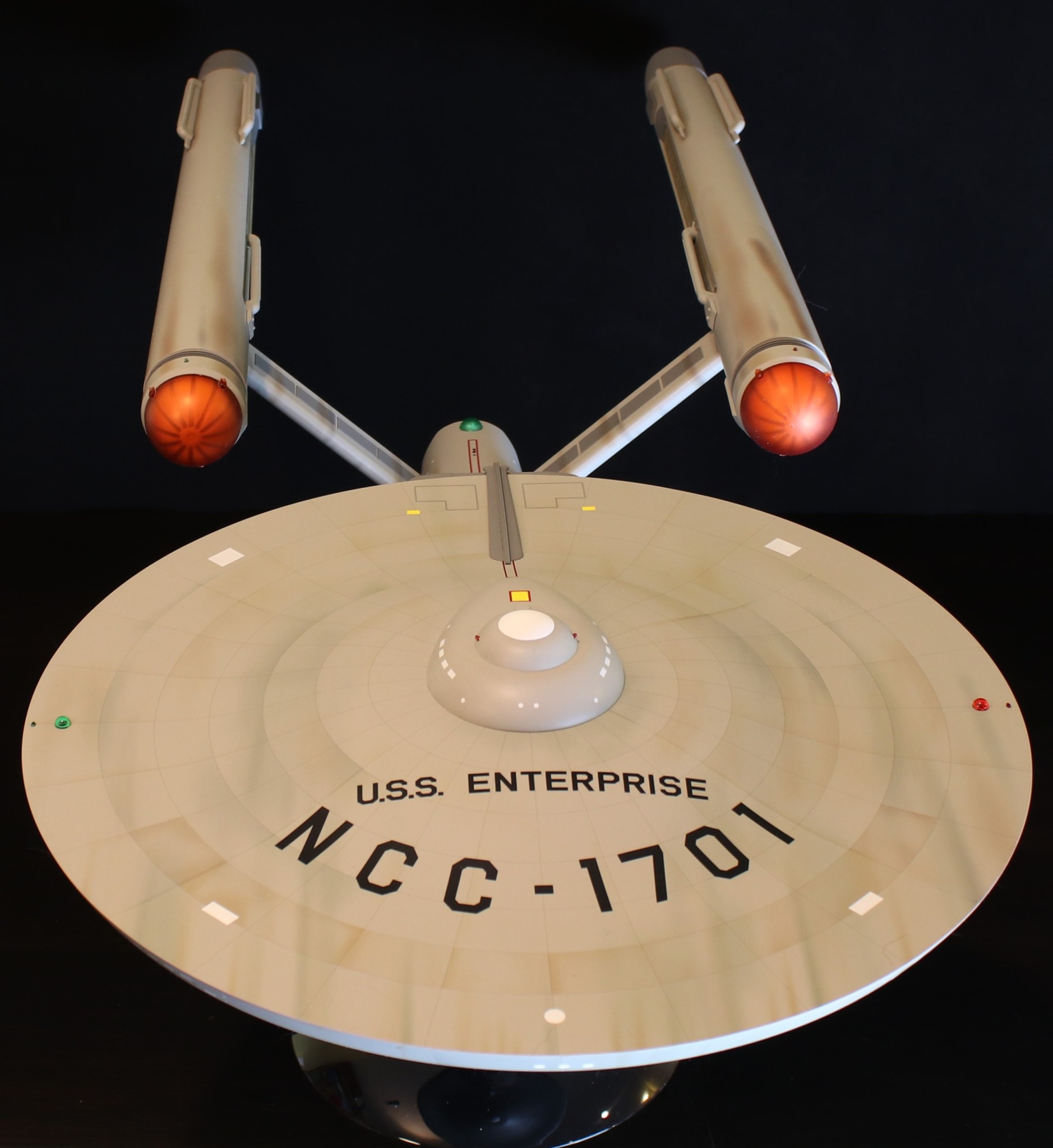 One big ship: the Polar Lights NCC-1701 – Collecting Trek
