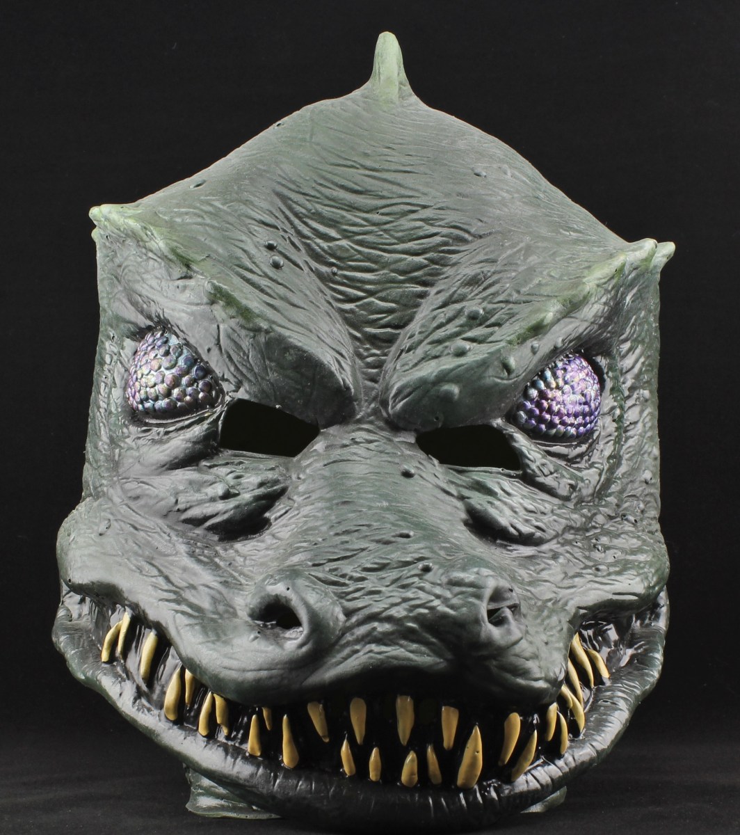 Bobby Clark signed a Gorn mask – Collecting Trek