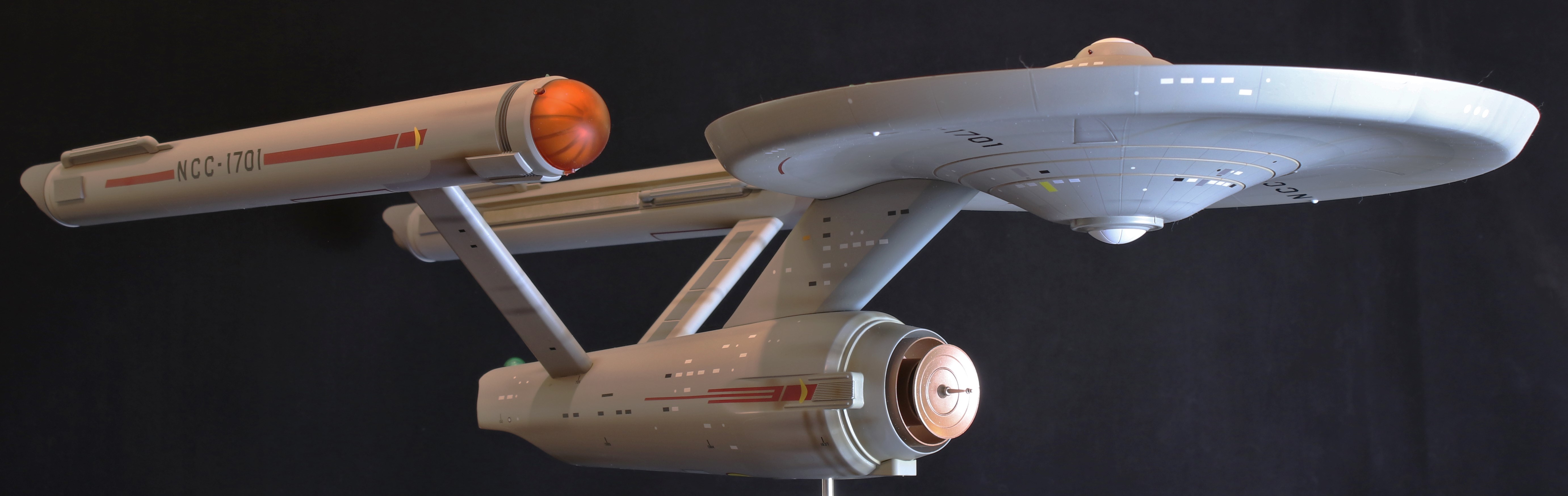 One big ship: the Polar Lights NCC-1701 – Collecting Trek