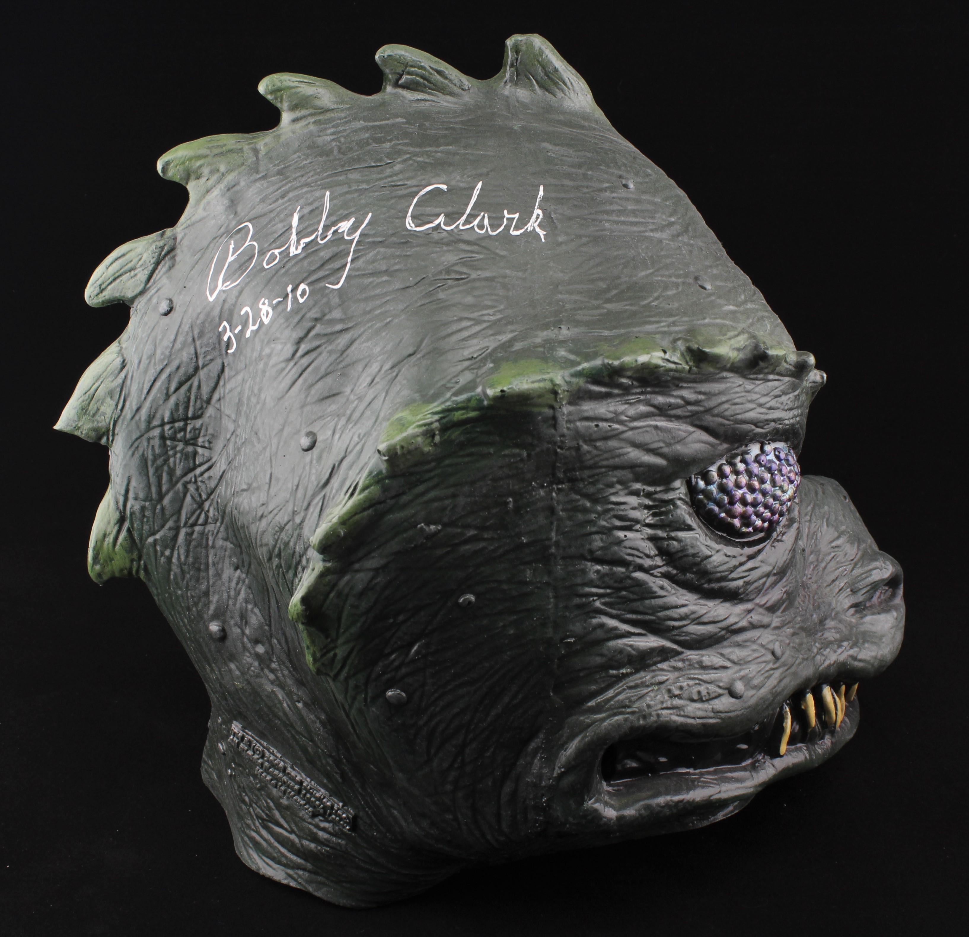 Bobby Clark signed a Gorn mask – Collecting Trek